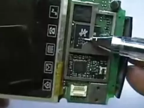 双卡双待手机SIM卡电路工作原理与维修