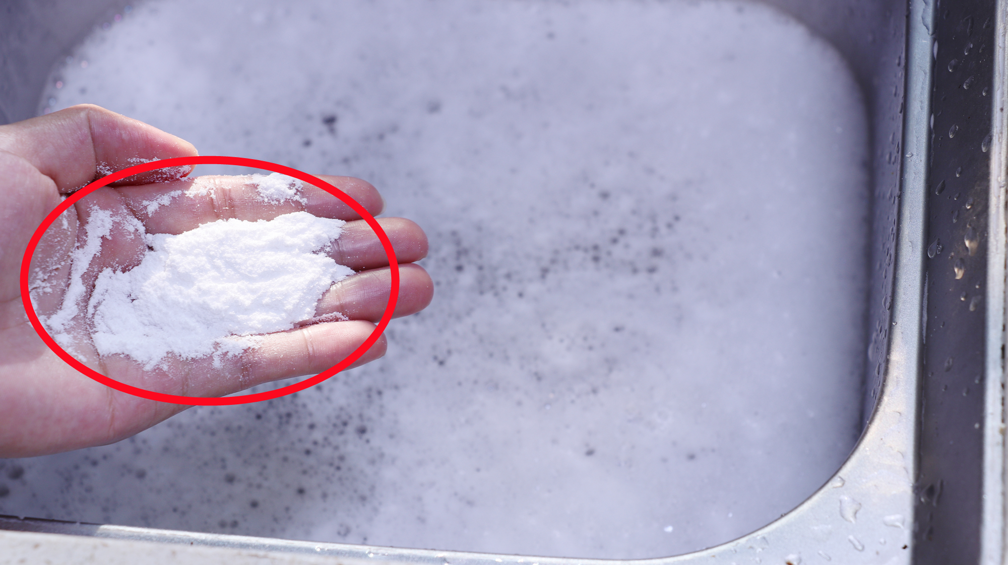 洗碗池下水道不管有多堵!撒一把它,2分钟立马疏通,不花1分钱