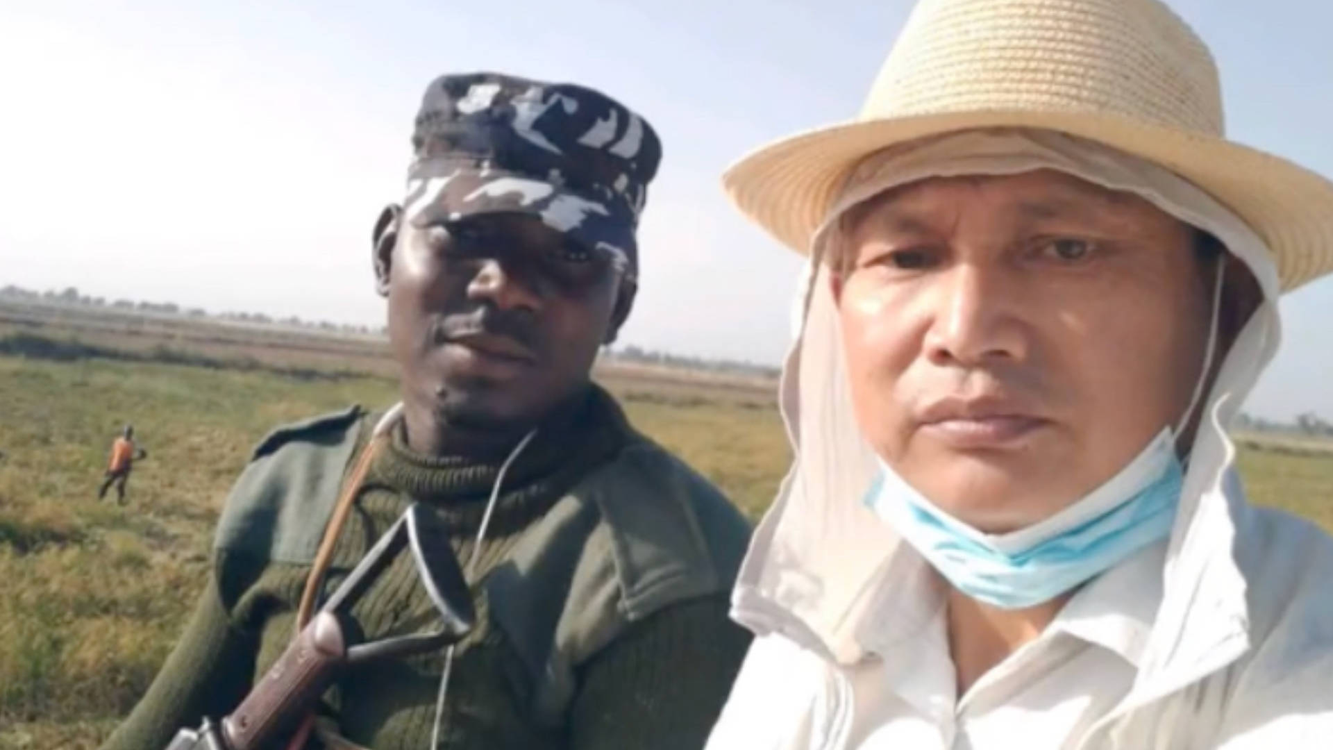 一觉醒来在非洲种地被持枪保护!贵州大叔种水稻太牛,当地亩产从200...