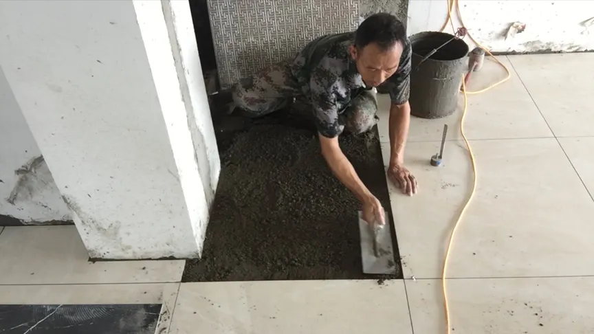 地砖铺水泥多厚?地砖铺水泥施工,防踩坏方法#寻找乡村手艺人#