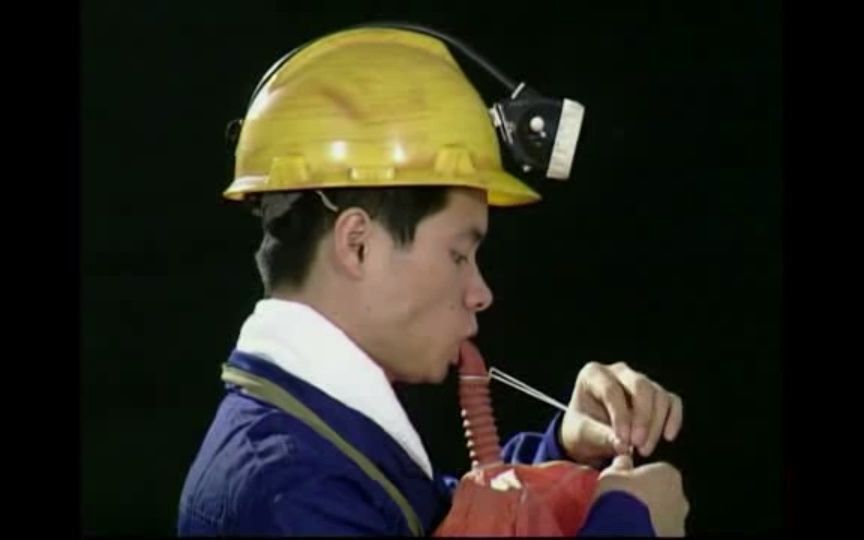 ZH30D自救器佩戴教程((厂家提供)