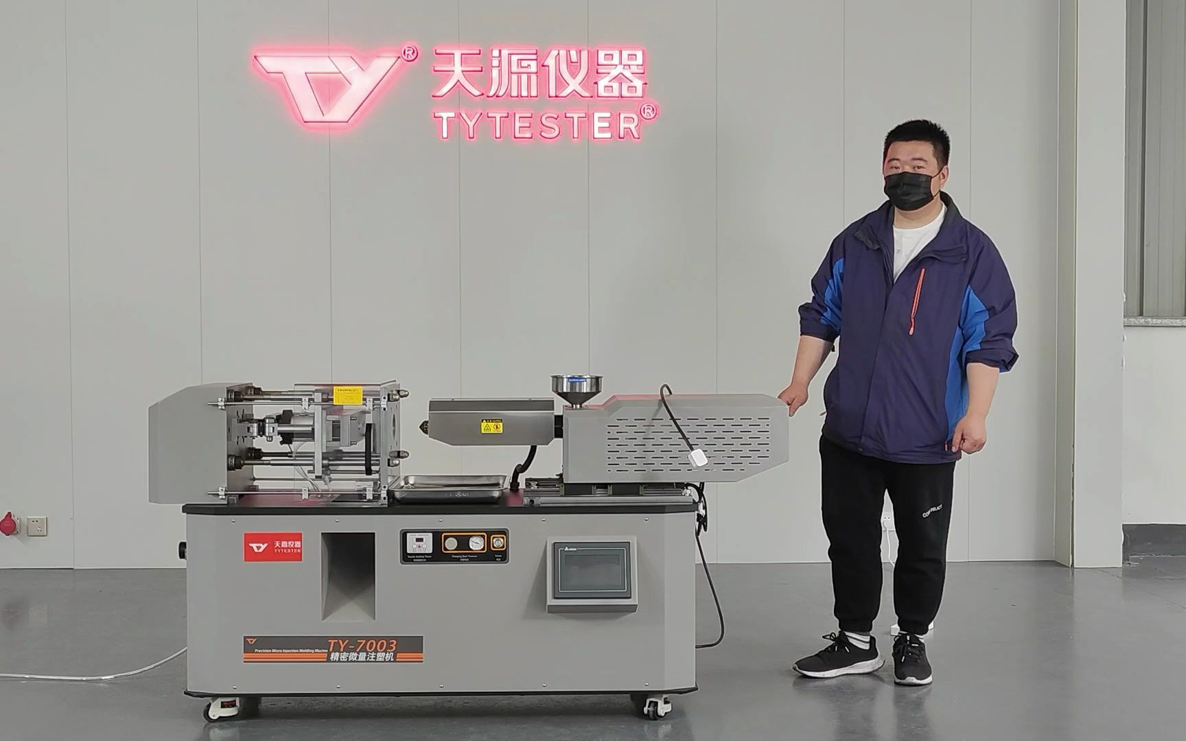 注塑机操作视频