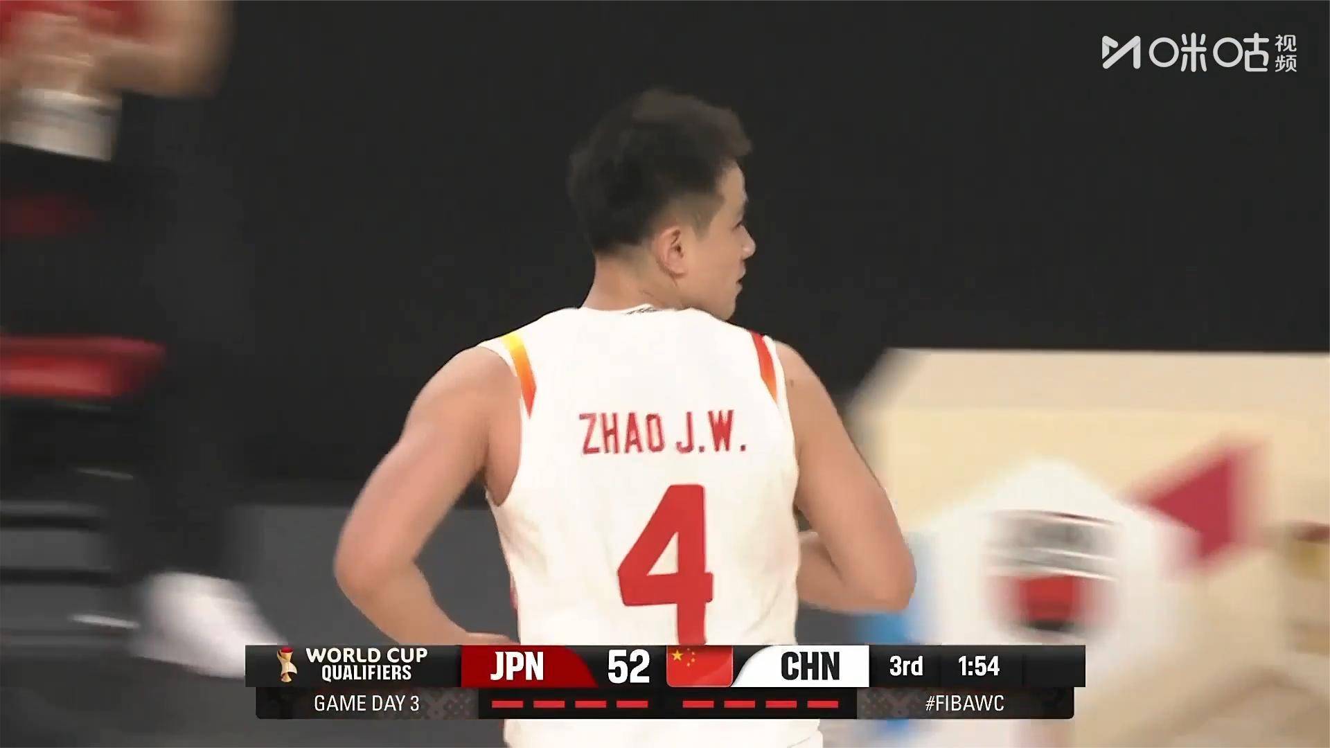 全线开火!赵继伟连中两记三分,中国男篮领先日本男篮4分