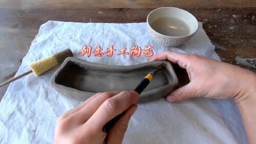 创意手工陶艺造型像一块猪肉的陶艺器皿制作过程