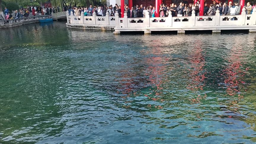 泉水叮咚泉水叮咚泉水叮咚响