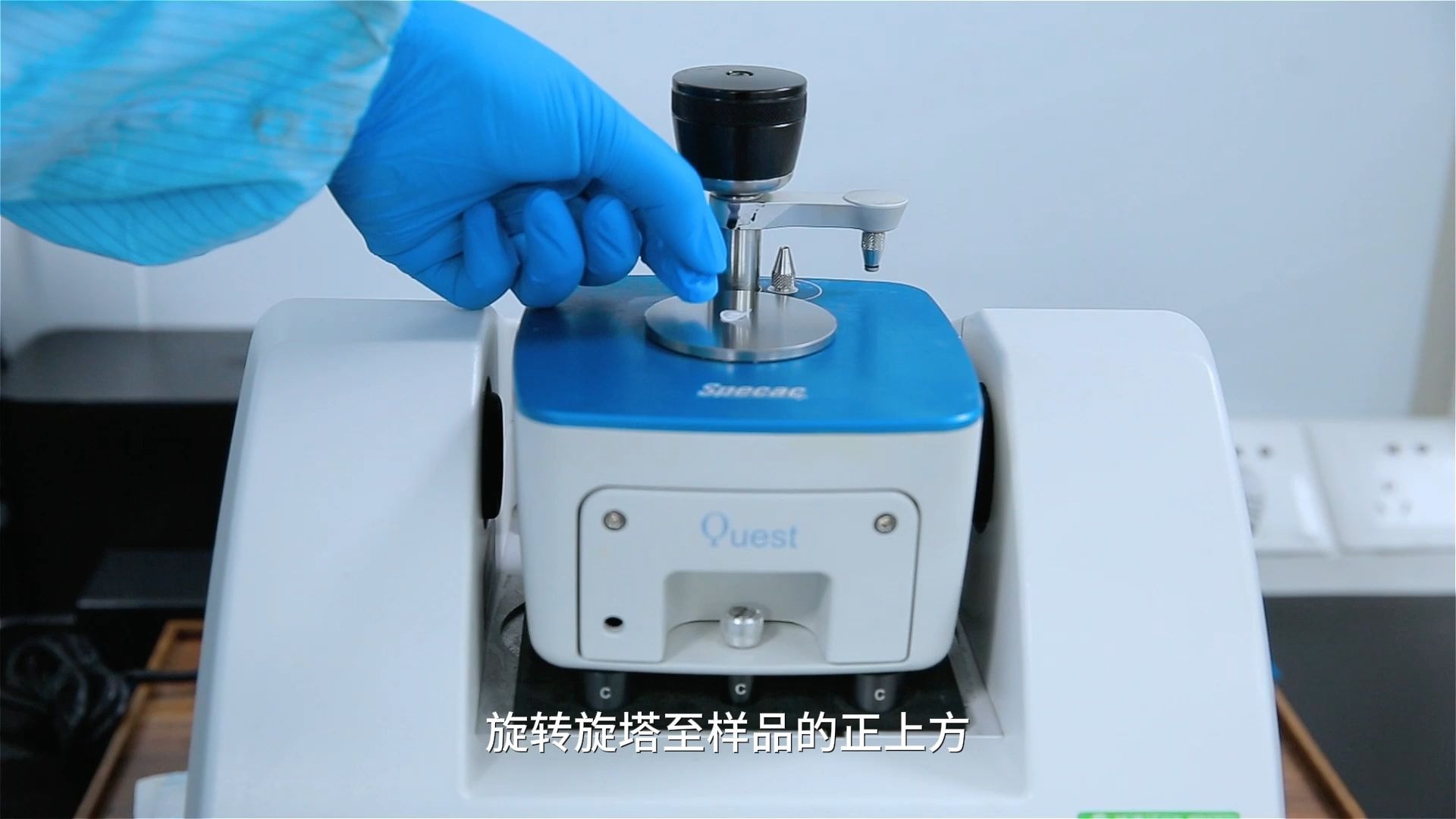 红外光谱仪的固体检测法检测样品的分子结构和特征