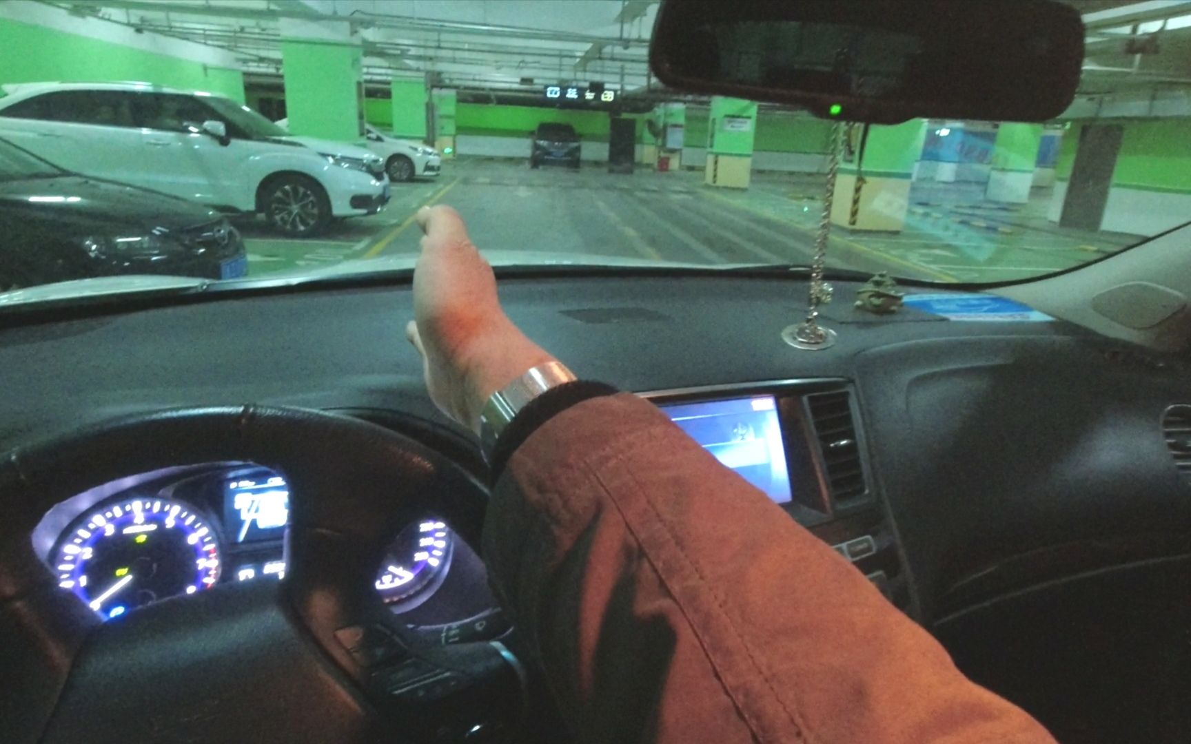 SUV车型泊位停车时,其操作方法与轿车有区别吗,了解一下