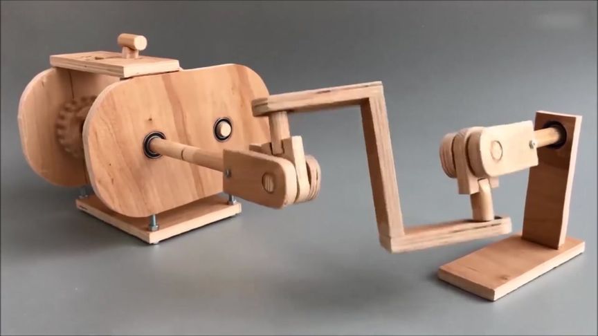 用木板做的变速箱传动轴模型,汽车传动运转原理