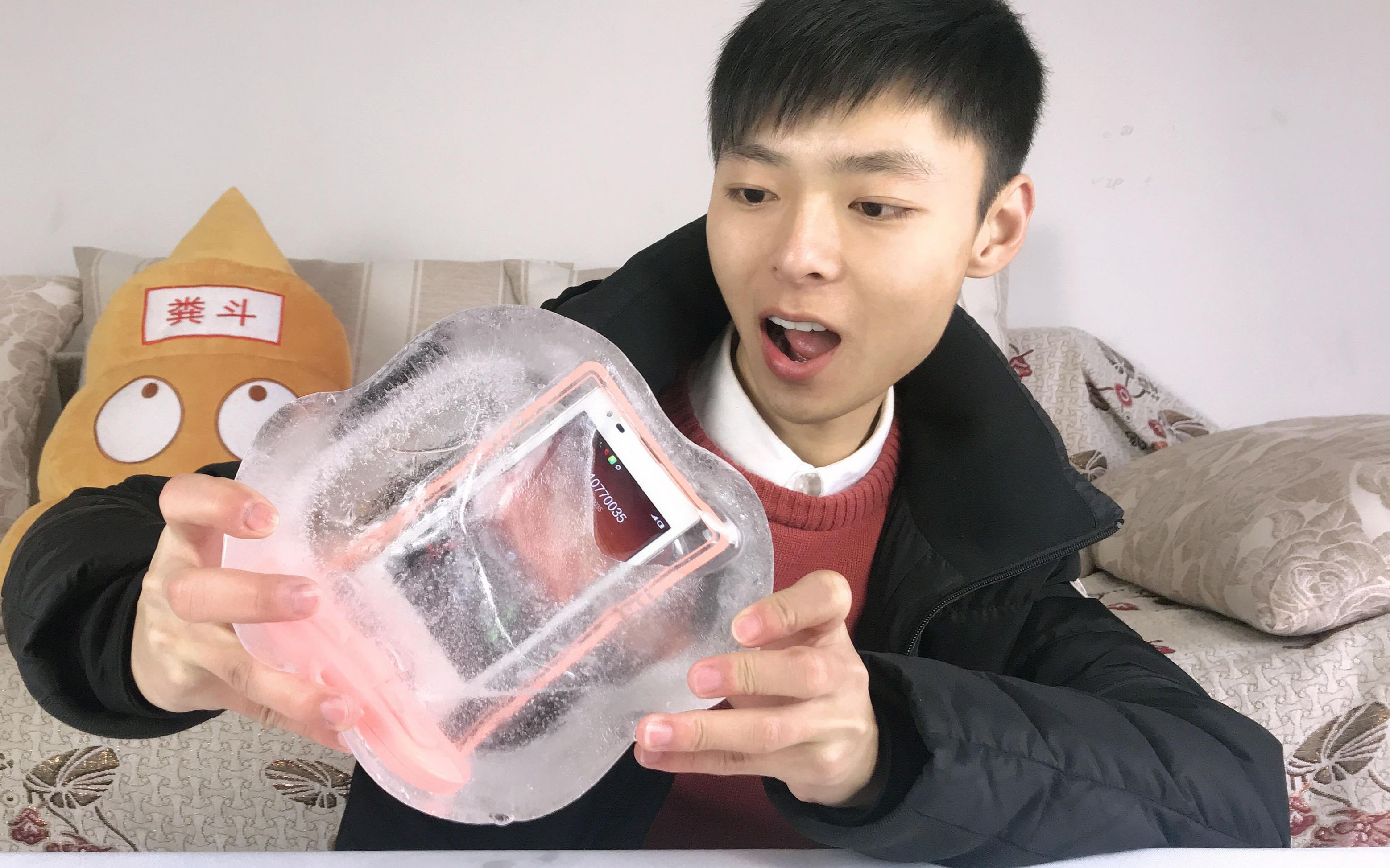 将手机放冰箱冰冻整晚,拿出来都变成了冰块,还能用吗?