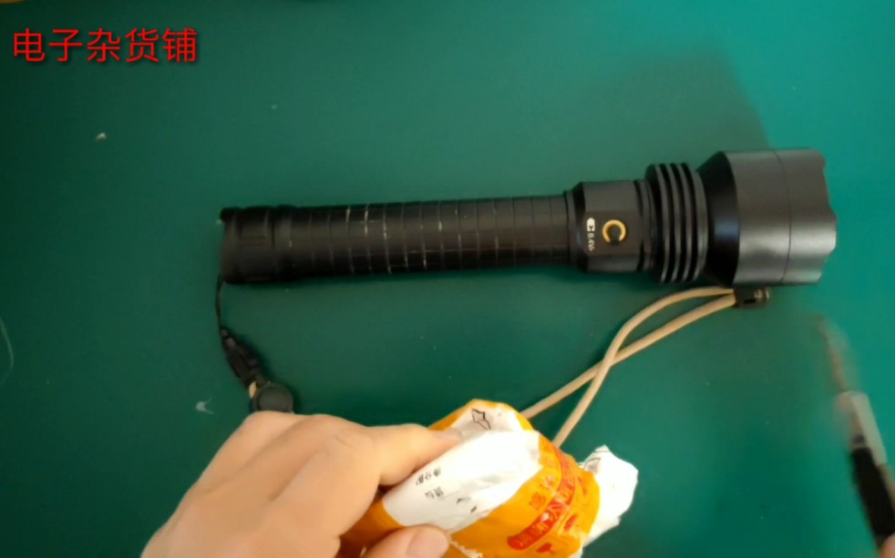 网友寄来的p70强光手电由于进水导致坏掉,看看能不能帮他修好