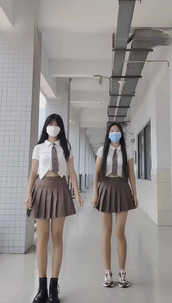 更个在学校的视频吧小城夏天 舞蹈