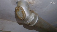 楼上马桶铸铁管漏水