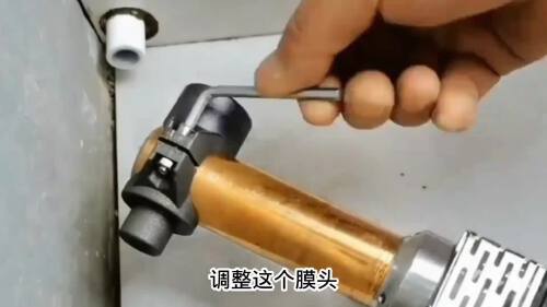业主省 500 块自己修地暖管,这漏水量惊人!