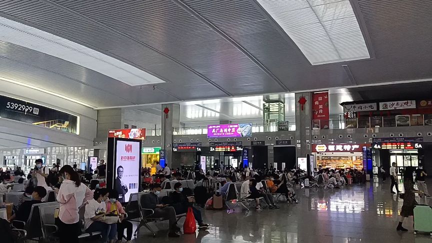 五一假期厦门之旅开始,车就不开了,坐动车到厦门去。
