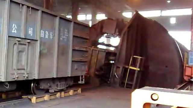火车的这种卸车方式看着真爽,带你们近距离感受一下
