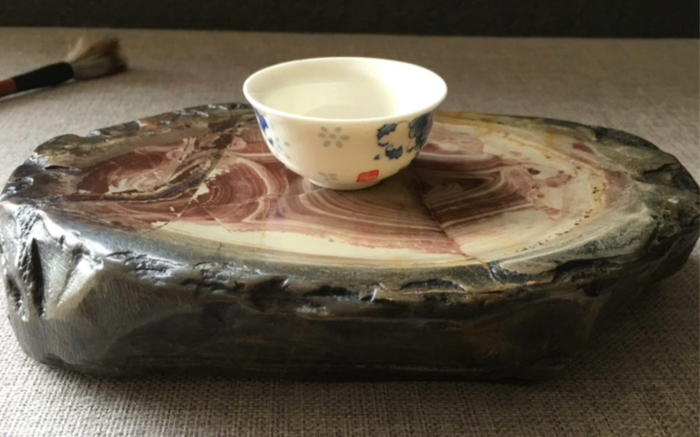 ...略凹池可盛墨掭笔,虽然是砚,现在主要的用处还是摆件和茶道壶承了
