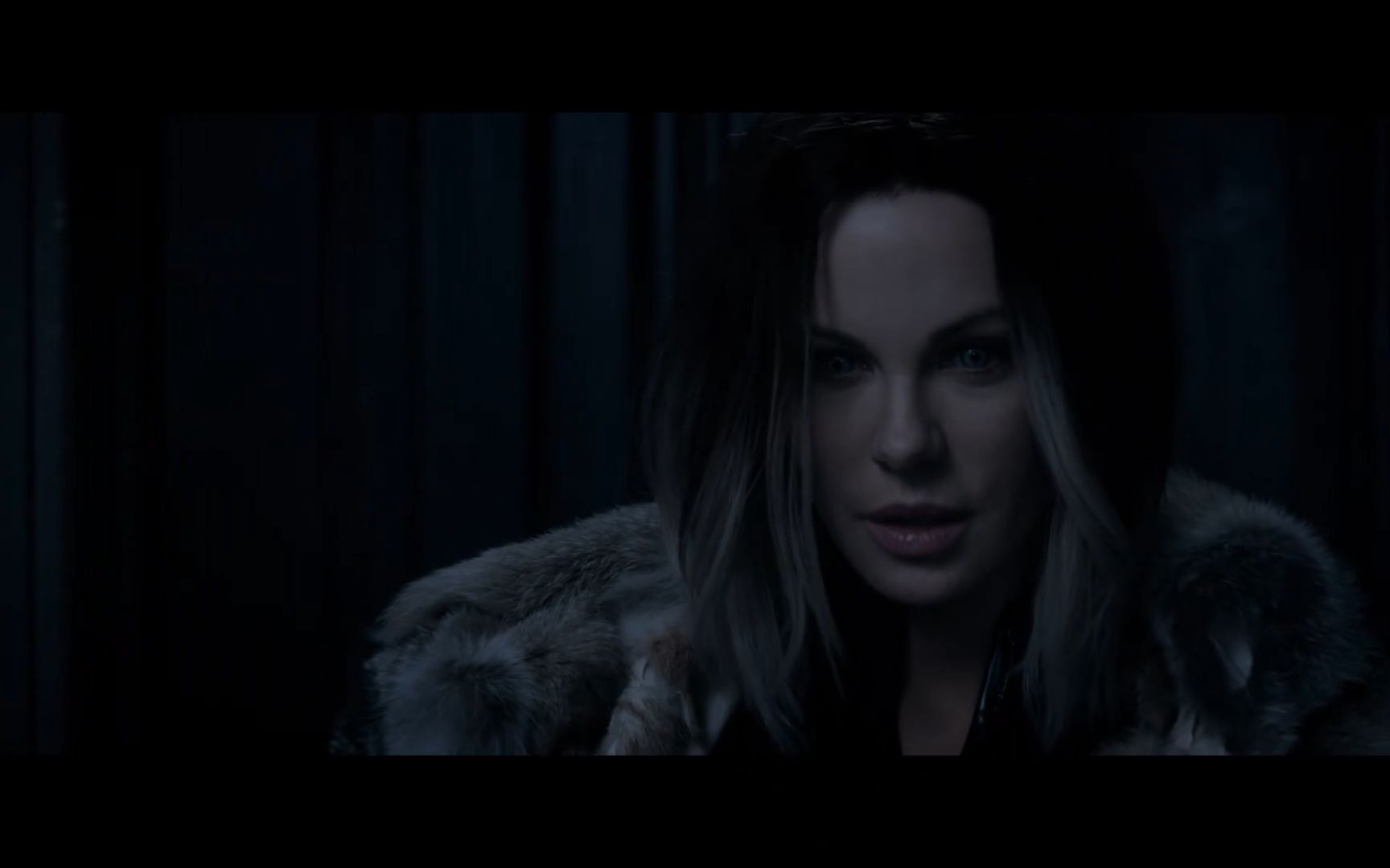 血族与狼族决战显劣势,女主携超然技能霸气回归