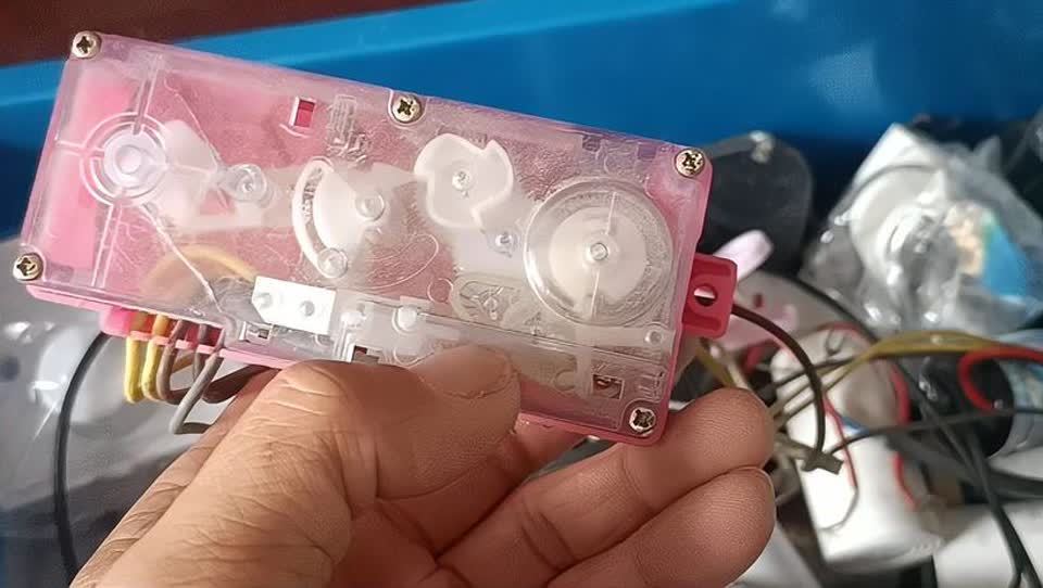 洗衣机洗涤的时候,不反转检查发现是这个定时器的故障