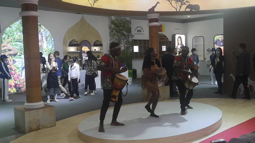 青田侨博会,可以喝到全世界各国的红酒和咖啡,欢迎大家来