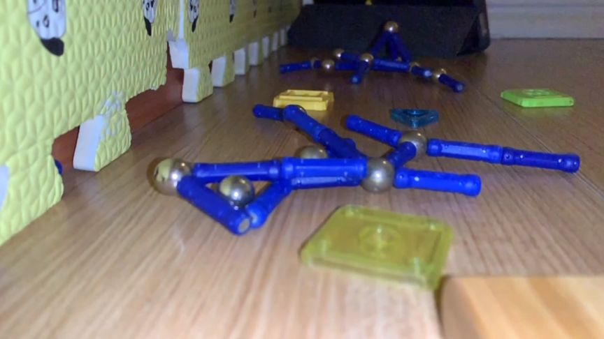 三角形结构的车和正方形结构的车,那个更结实?