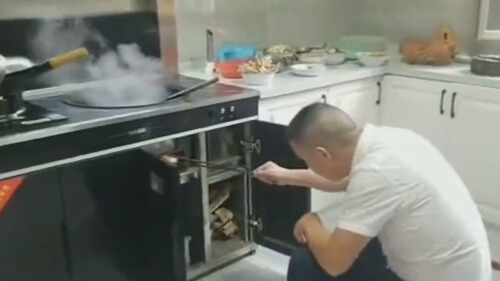 人们的生活条件提高以后,整体厨房却在退步,居然当成农村大锅用!