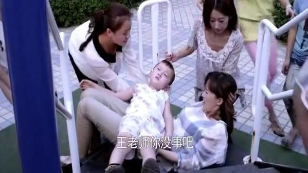 怀孕老师为救摔倒的孩子,直接被压在身下,然后裆下流出鲜血