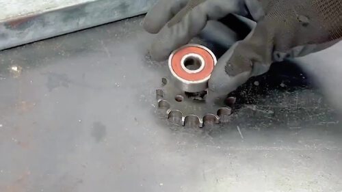 老师傅突发奇想 用齿轮和链条制作一个绕线小装置