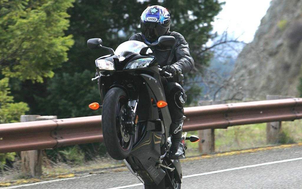 【纯新手向】人人都能学会的摩托车电动车炫酷小技巧