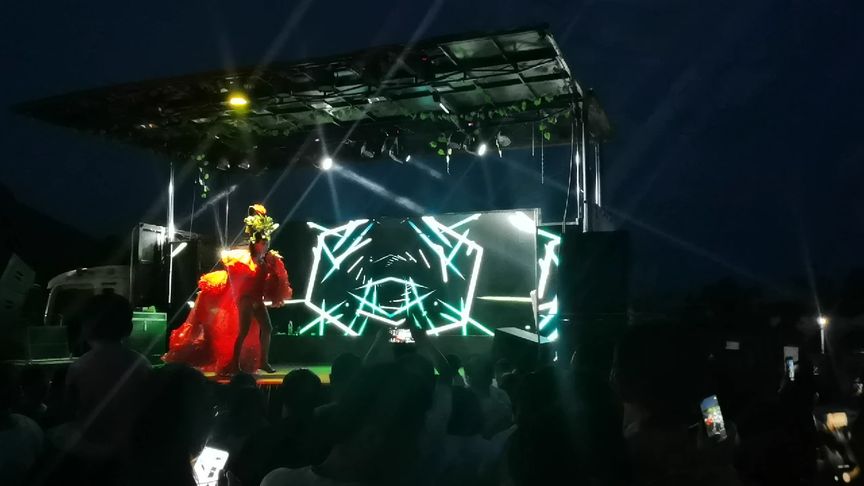 潜山市天柱山博物馆泰国人妖歌舞表演现场人气瀑满,更多精彩活动