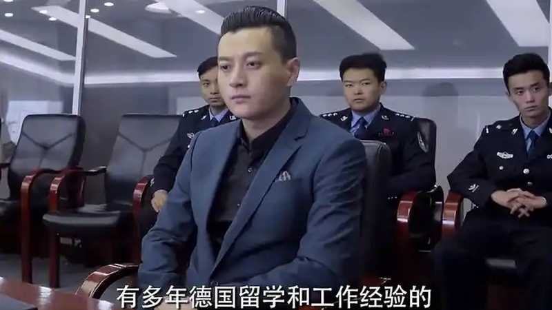 警花:大型犬问题点太多,上级开会决定训练宠物犬,队长秒懵