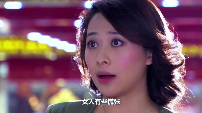 女人撒泼摔碎翡翠手镯,不料手镯值一百万!