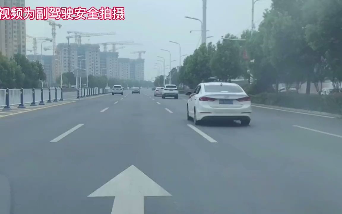 踩刹车,需不需要踩离合?
