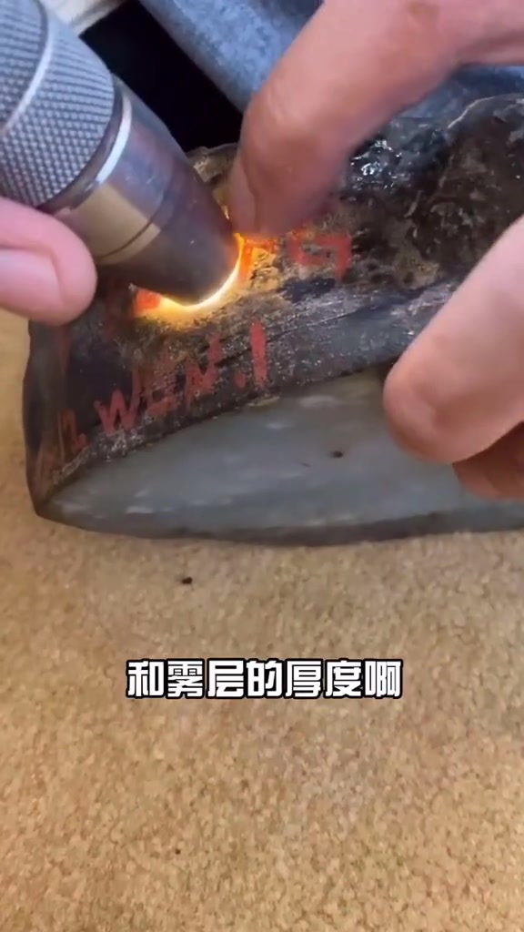 黄雾底下出糯冰,白雾底下出冰底,翡翠原石!