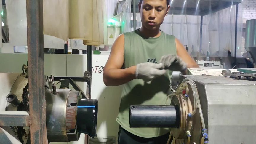 原来塑料管是这样生产制造的#管道 #车间实拍