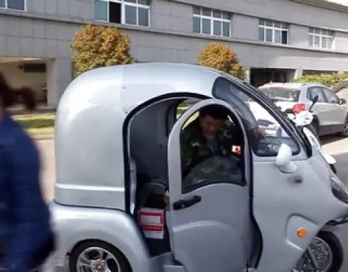凯一路大号全封闭电动三轮车
