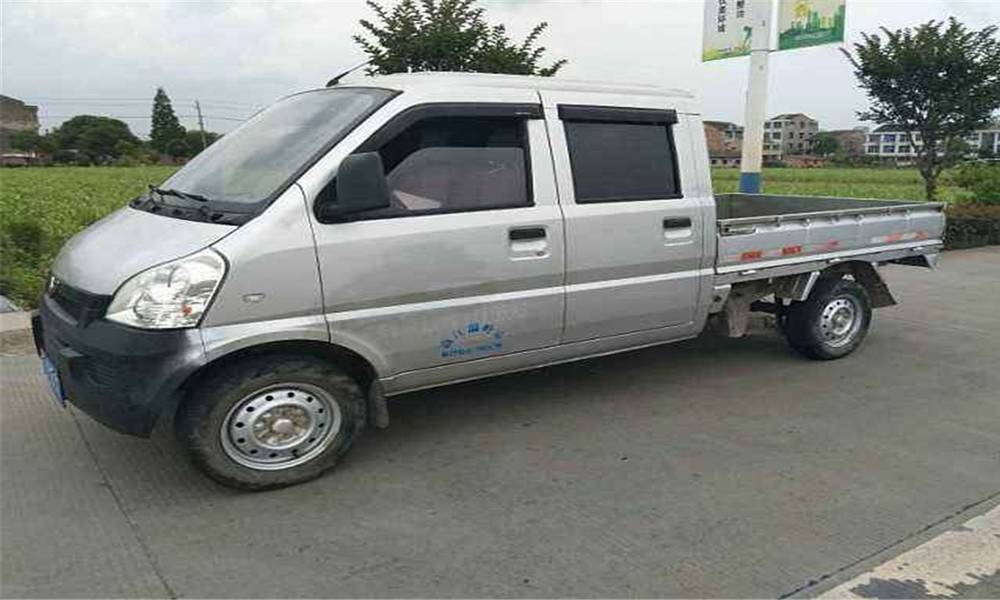 五菱之光双排小货车