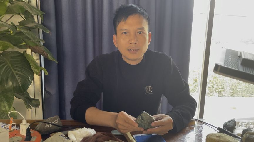 揭秘翡翠原石第一期,红皮会卡原石与青蜡皮会卡的区别