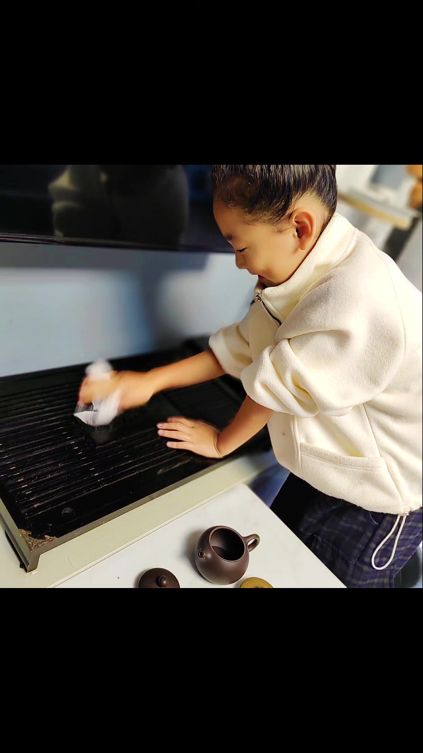 #家务好帮手 #帮妈妈做家务 #爱劳动的小朋友 #记录你的点点滴滴