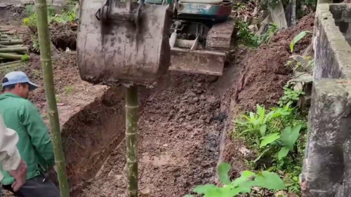 实拍现在农村人建房,地基就有1.8米深,这样的基础真牢固