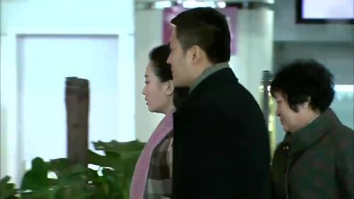 离你有多远:千金要出国了,穷小伙舍不得,上去就抱