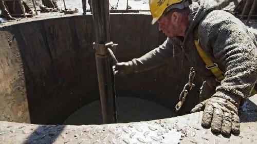 工地惊现巨型“声测管”,挖开竟是沉睡巨蟒!