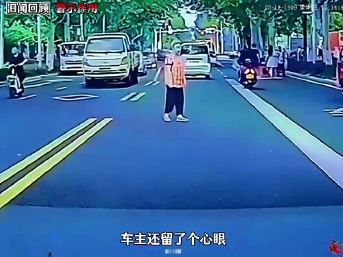 行车记录仪拍下惊险一幕!司机一个举动救了一车人