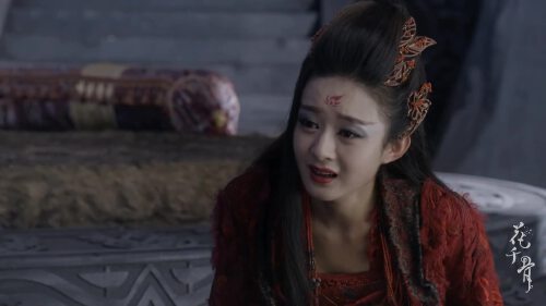 面对小骨的逼问,子画竟抹去了手上的伤疤 赵丽颖