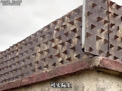 你知道藏区居民家里的门窗为什么会有铆钉吗?