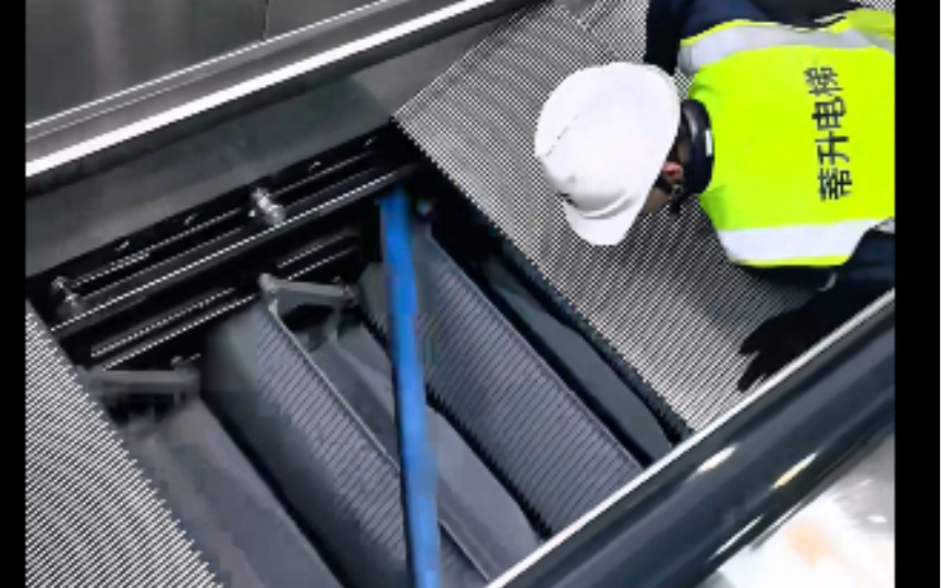 电梯出事时,应该站着不动,其余的都要拿命来赌