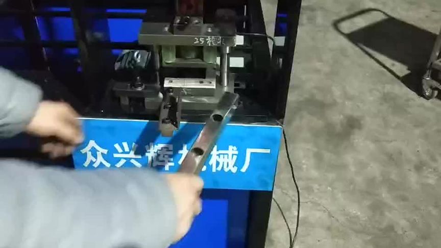 知道这个是什么吗,护栏冲压模具