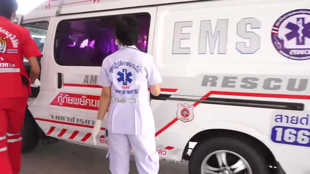 泰国地方急救中心急救车运来伤患者～使用中国产警报器