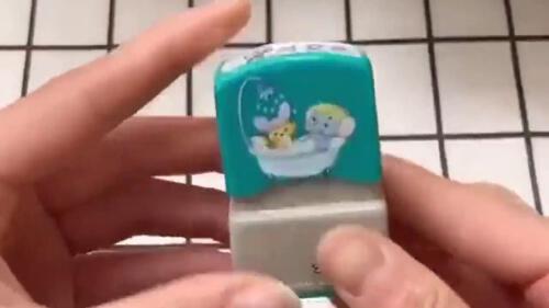 怕孩子们的学习工具用混,这款小小印章,可以按上自己的名字!