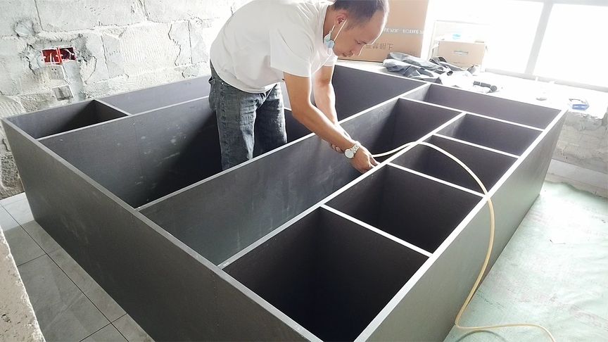 今天给次卧做衣柜,长度1米95平开门设计,带您看看制作过程