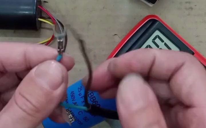 电容测量之前必须放电,放电的方式及测量方法分享给大家